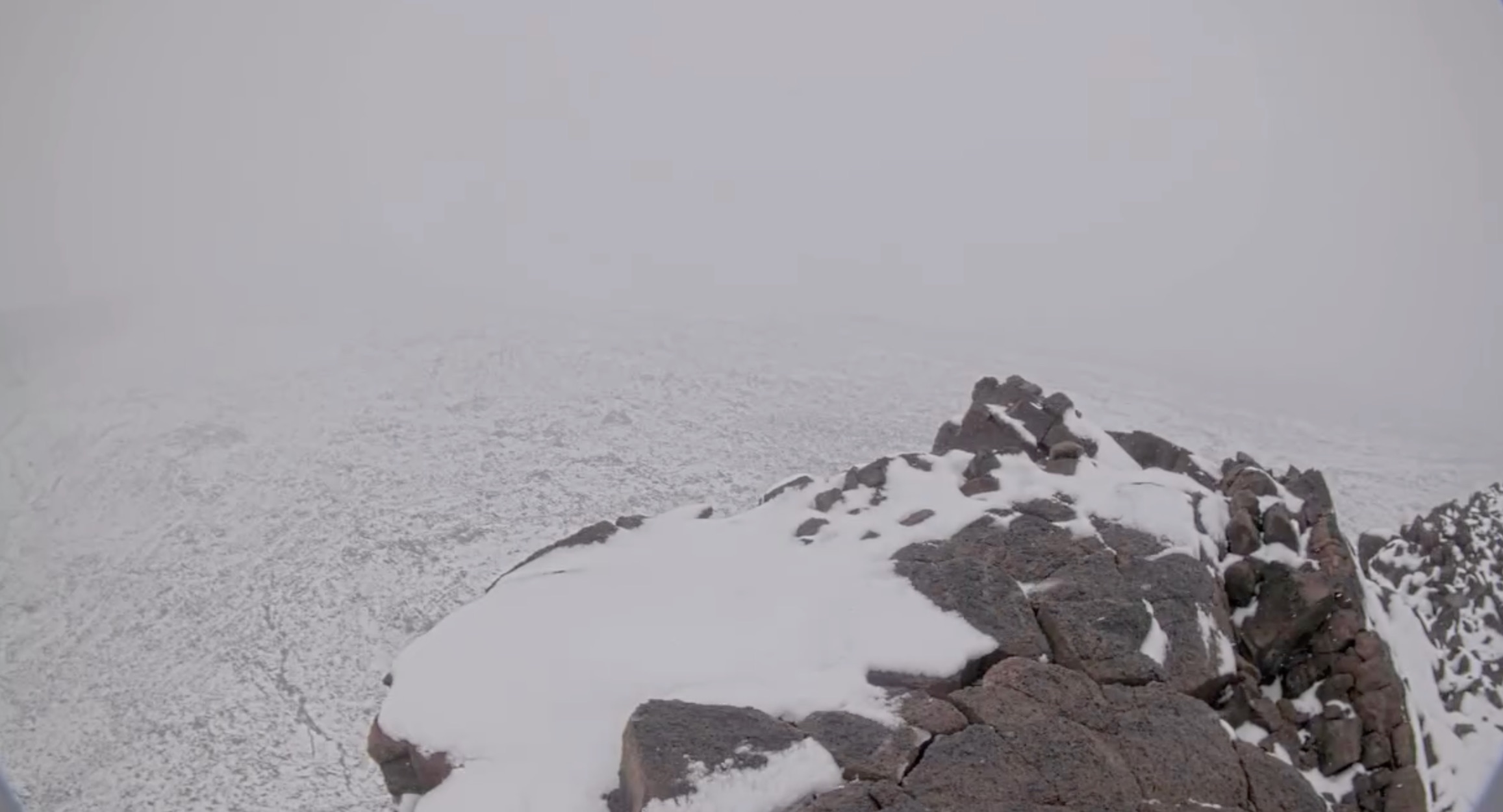 Snow blankets Hawaii’s highest peaks as winter storm hits Mauna Loa and ...